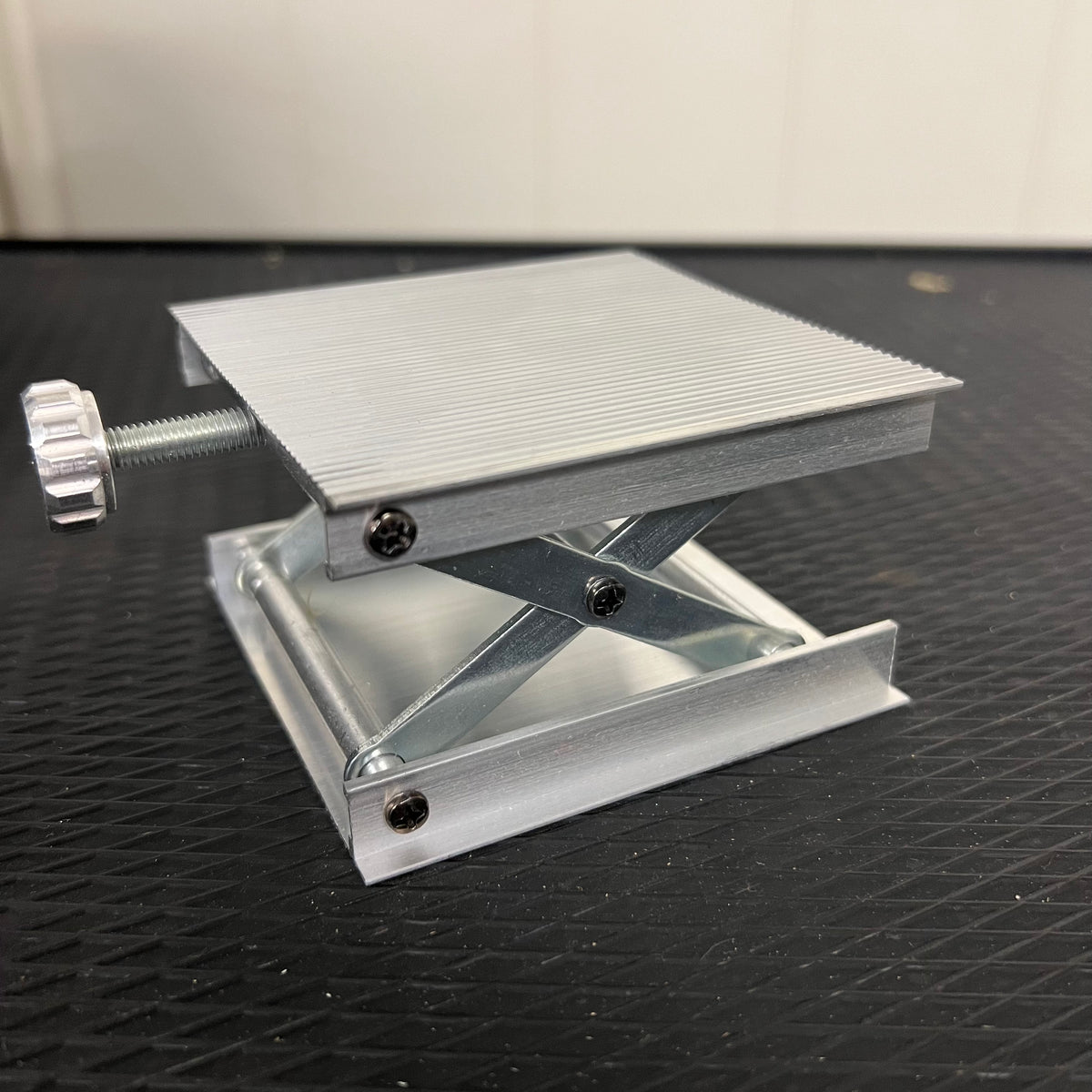 Adjustable Laser Level Platform – Addicted to tools